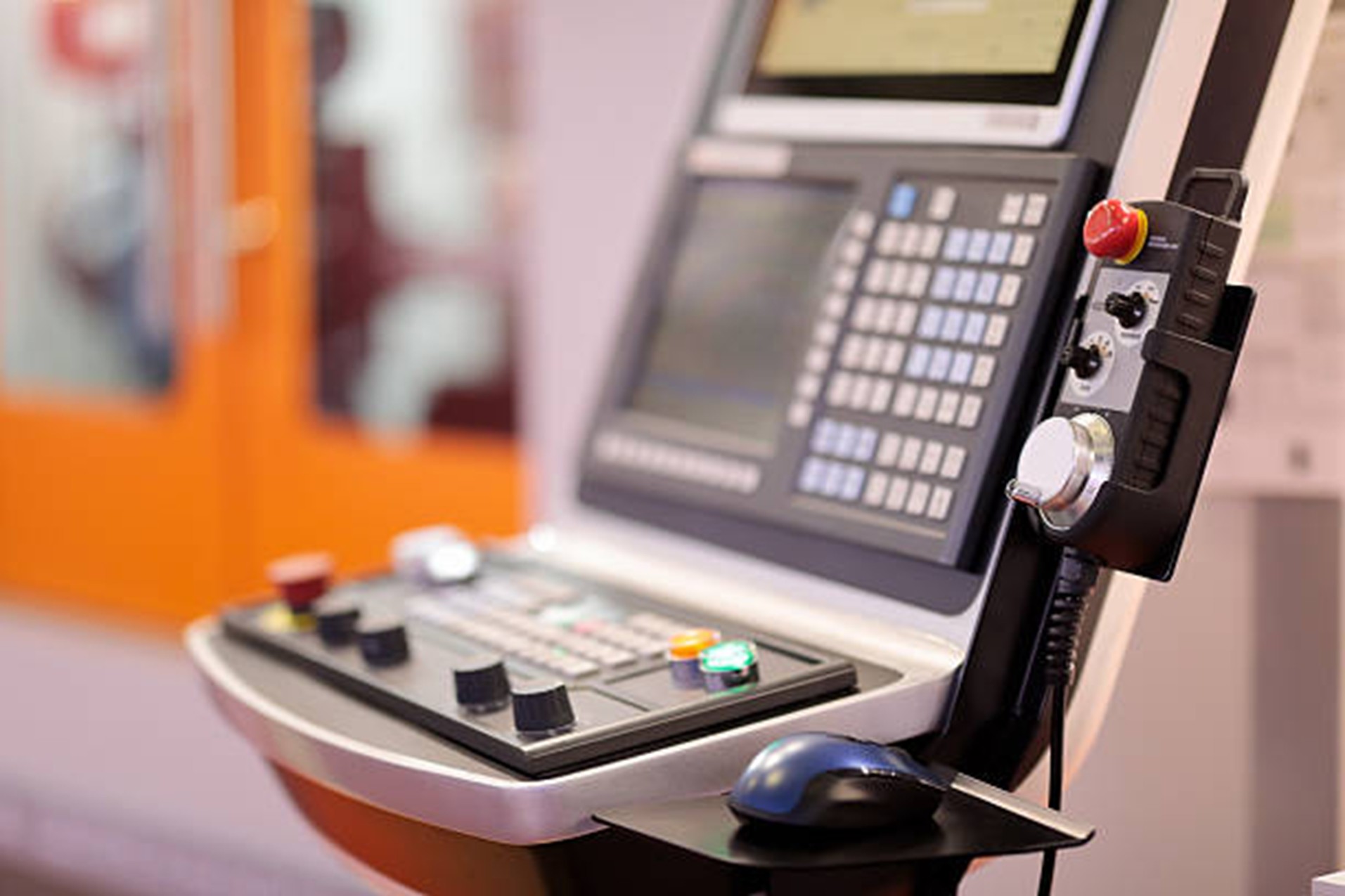 HMI چیست و چه نقشی در اتوماسیون صنعتی دارد؟ - مرکز کنترل